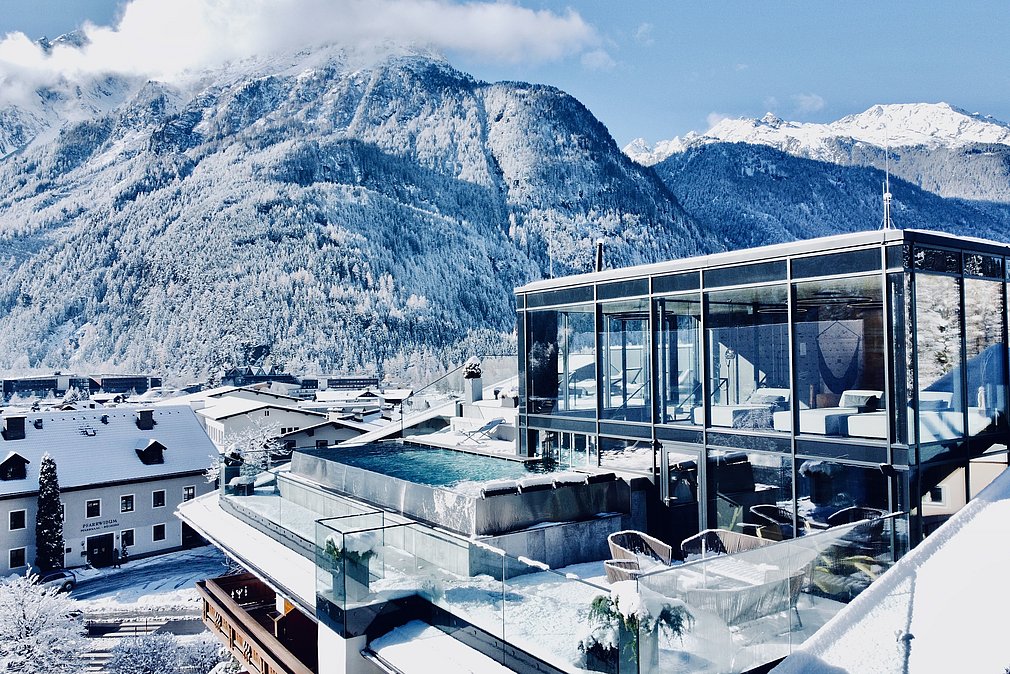 Blue Alps - Infinity Pool - Hotel Stern Längenfeld